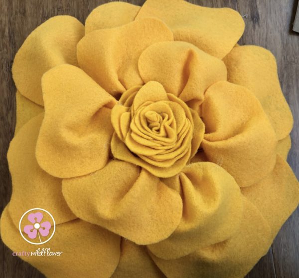 Makeover Monday - Felt Flower Tutorial - Crafty Wildflower